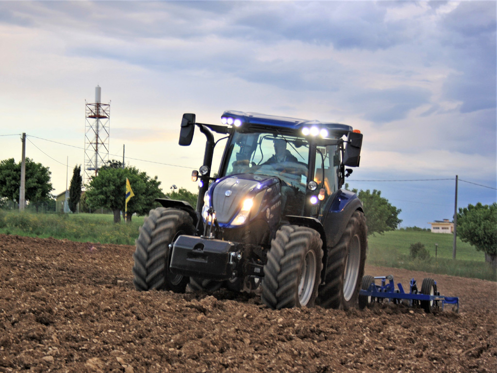 New Holland T5 140 Auto Command, prime impressioni - MAD