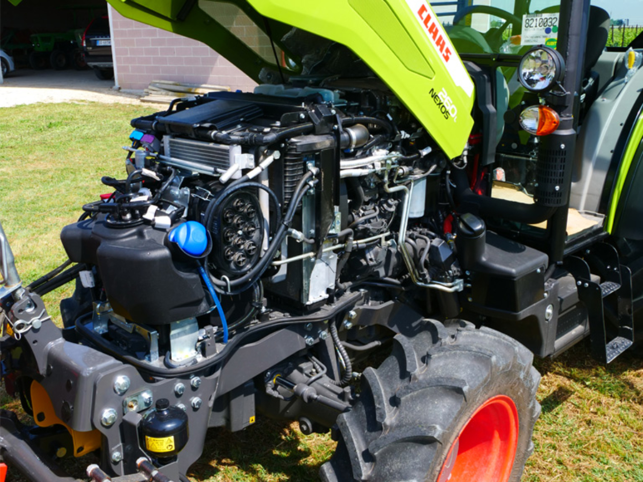 Nuovo approccio ai filari con il Claas Nexos 260 L - L'Informatore Agrario