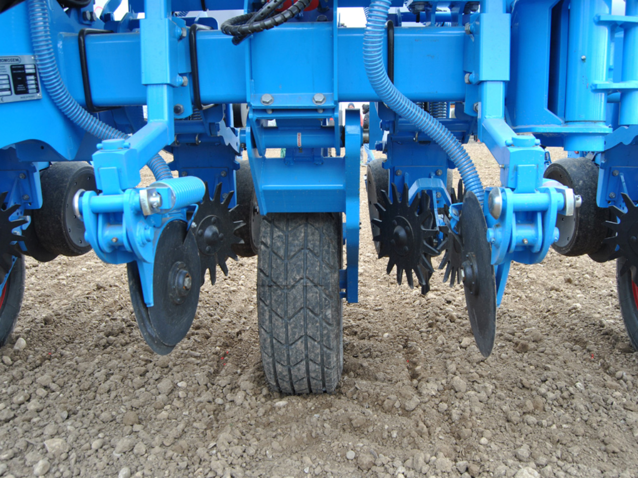 Monosem Monoshox WingFold NX ME, precisione elettrica - L'Informatore ...