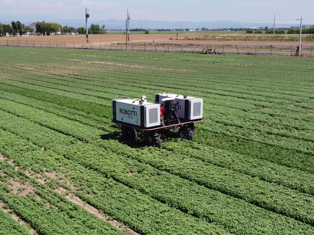 Agrointelli Robotti 150D porta attrezzi autonomo da pieno campo - L ...
